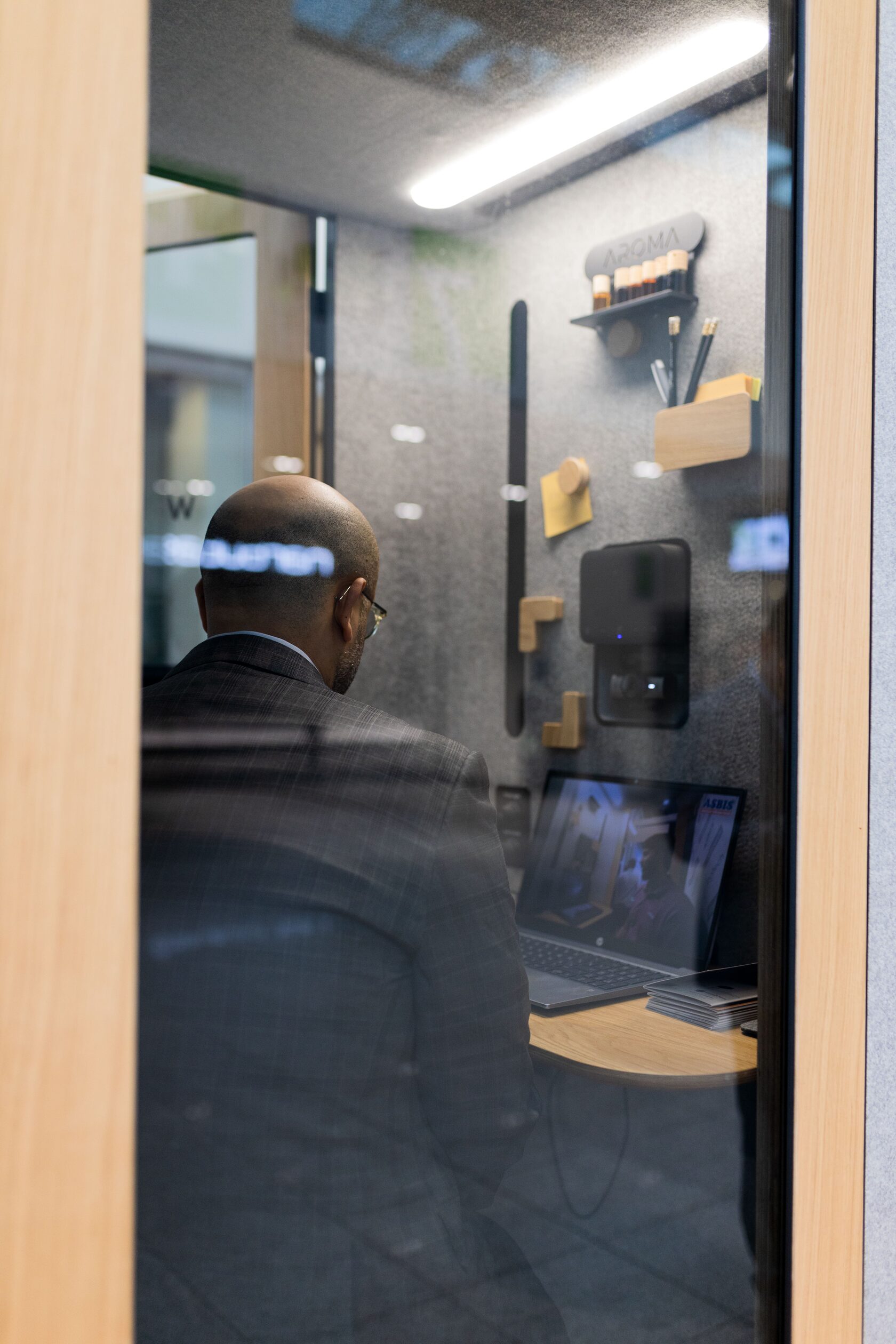 WorkBooth Logitech integration - Enhance you video conferencing experience