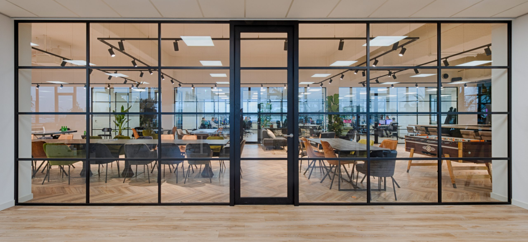 U-channel aluminum glass system