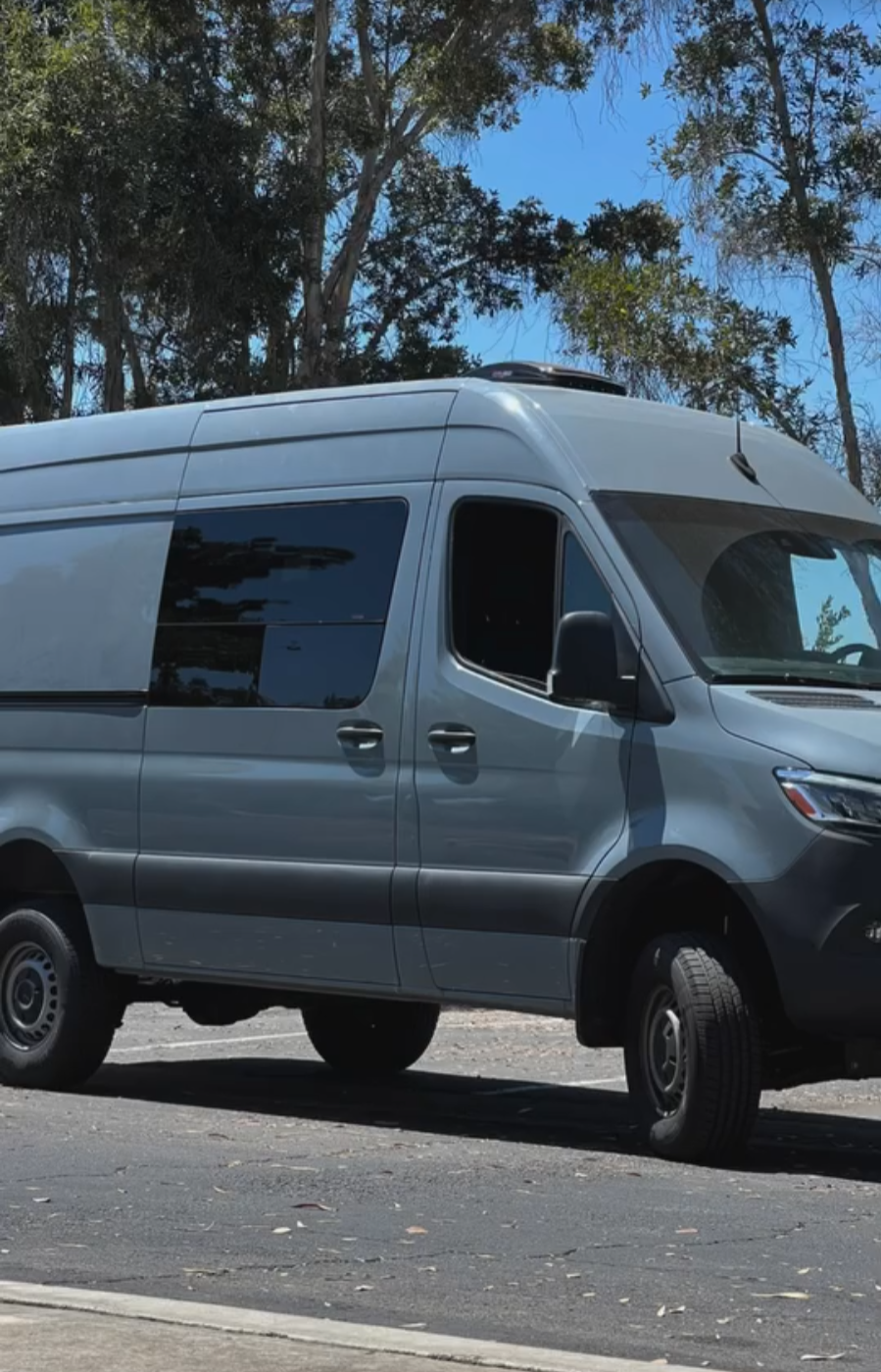 Daydreaming of Sprintervan adventures with epic views? 🪟 Make it a reality!