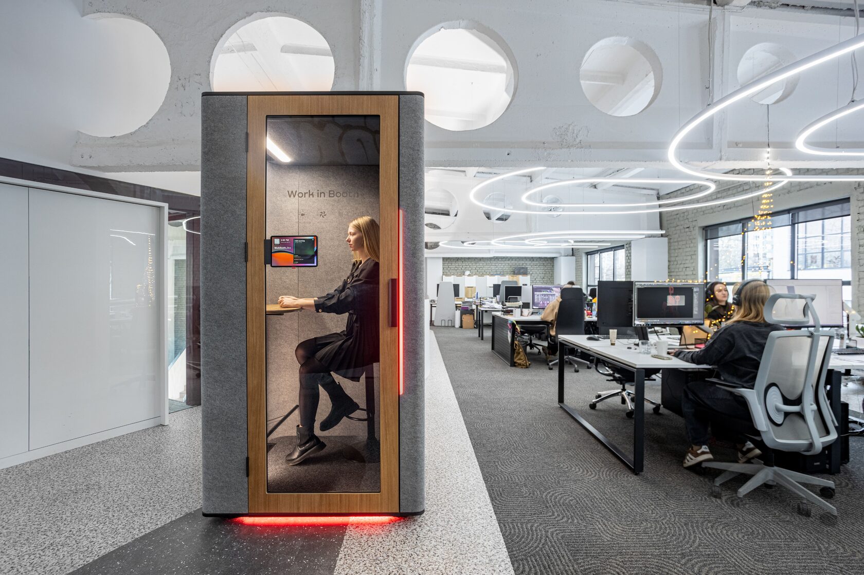 WorkBooth Logitech integration - Enhance you video conferencing experience