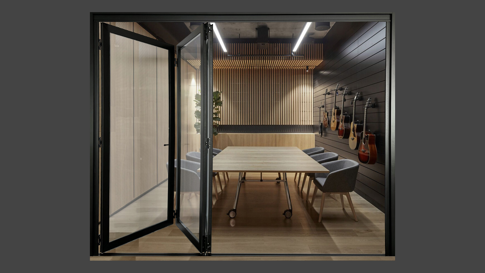 U-channel aluminum glass system