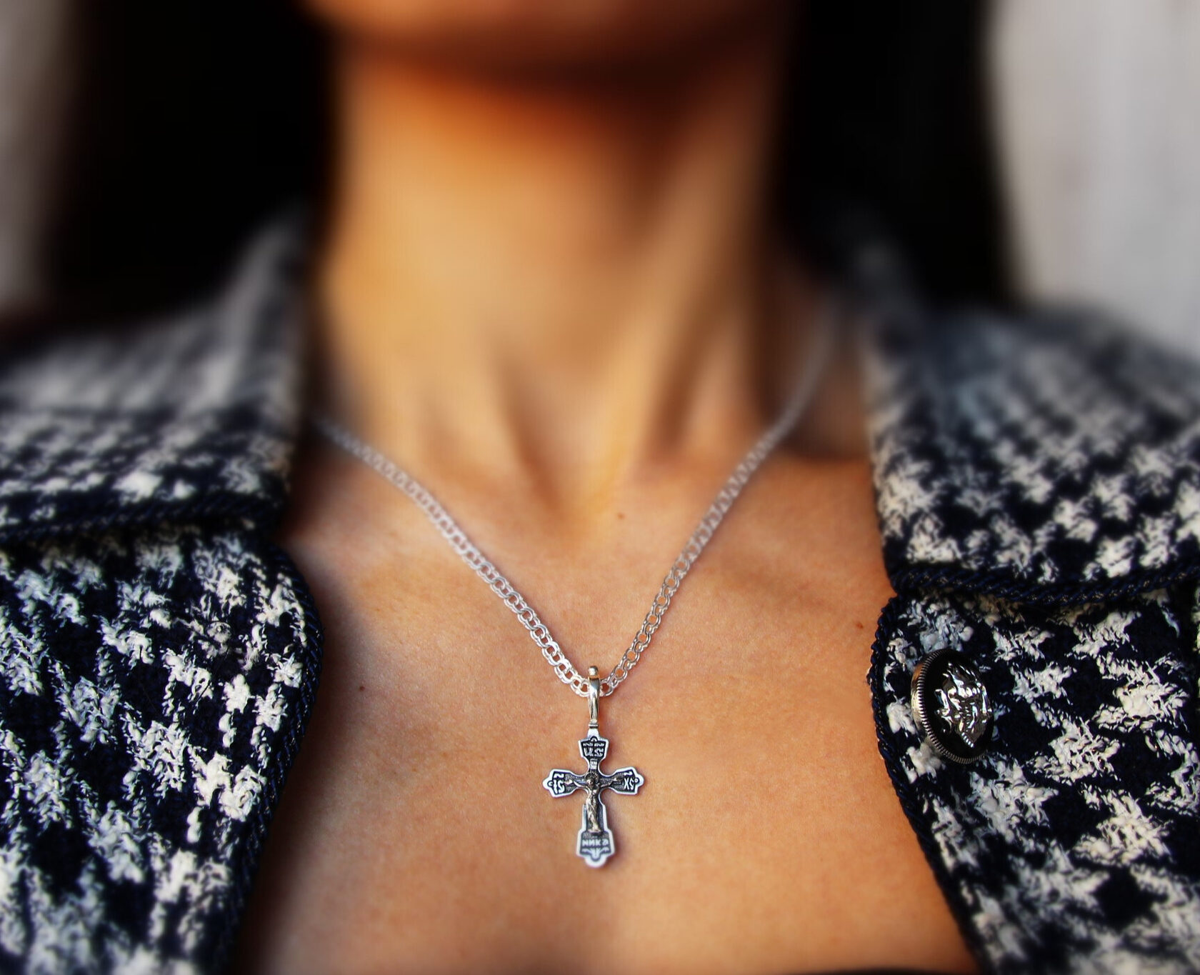 How to Wear a Cross Pendant According to Orthodox Christian Tradition
