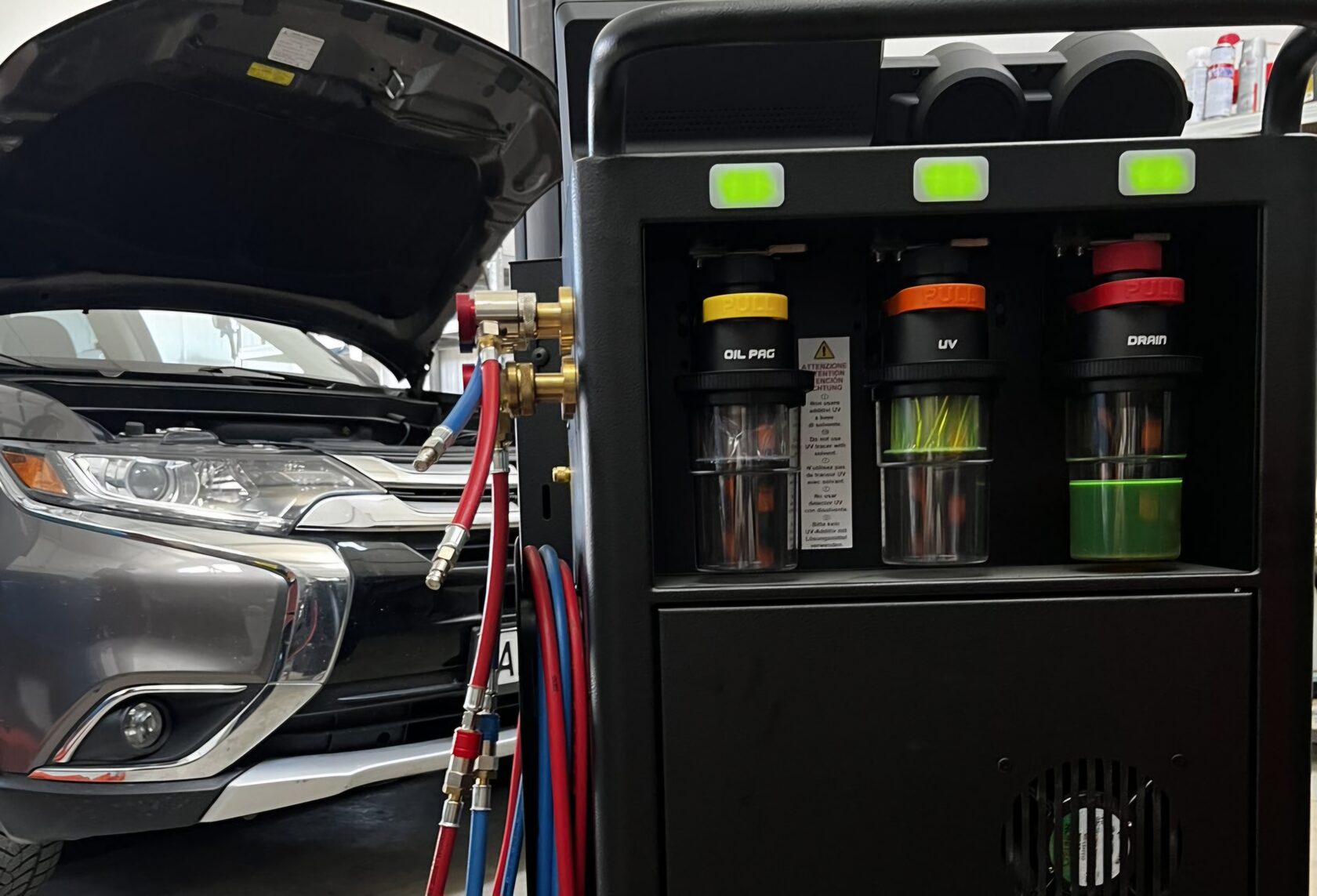 Preparation of the car for the season Air conditioning recharge and ...