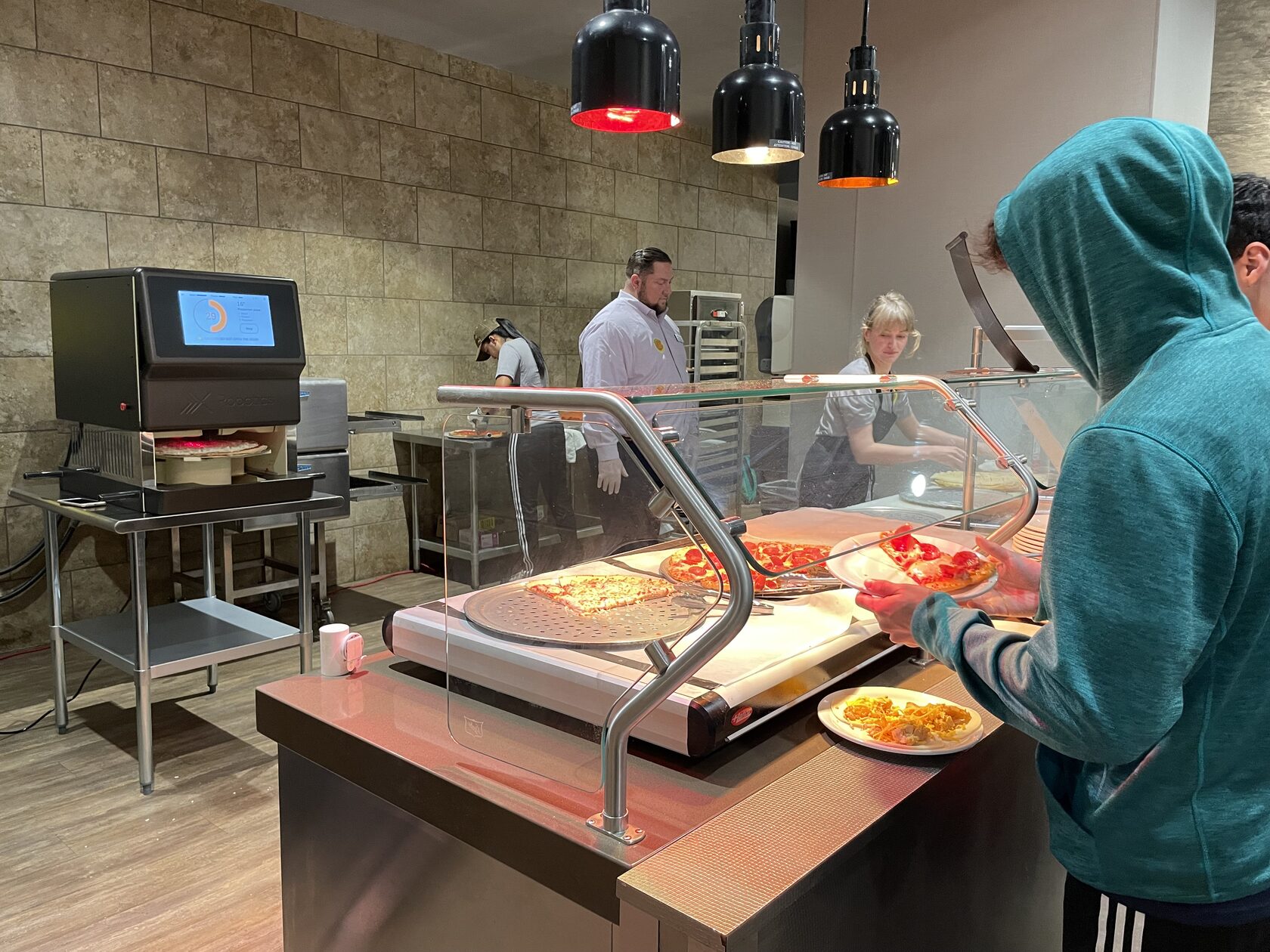 xPizza Cube – a powerful pizza making robot | xRobotics