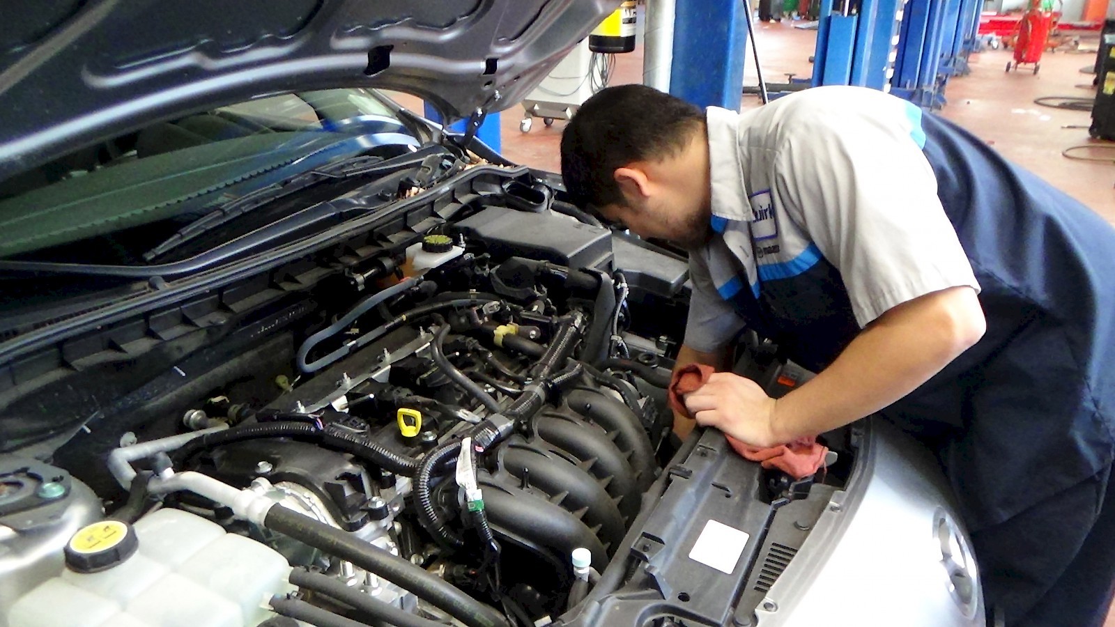 Kiire auto konditsioneeri täitmine ning remont. Kontrollime ning ...