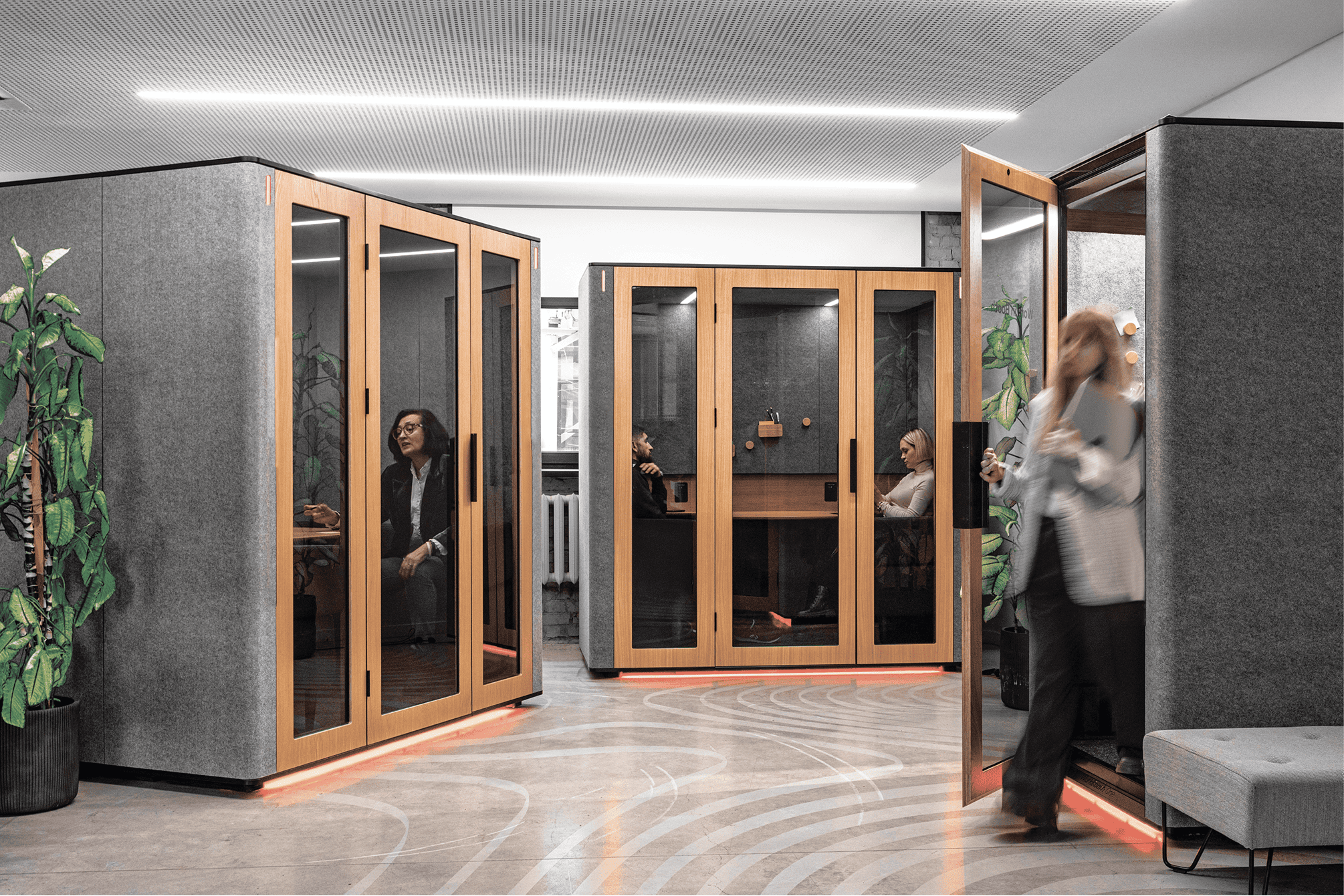 Four-Person Smart Meeting Pod in UAE