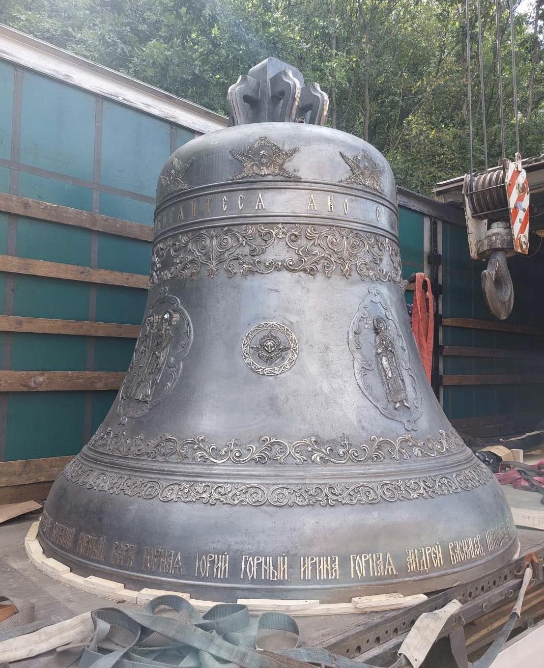 "Carsko zvono" iz Rusije stiglo je u manastir svetog apostola i ...