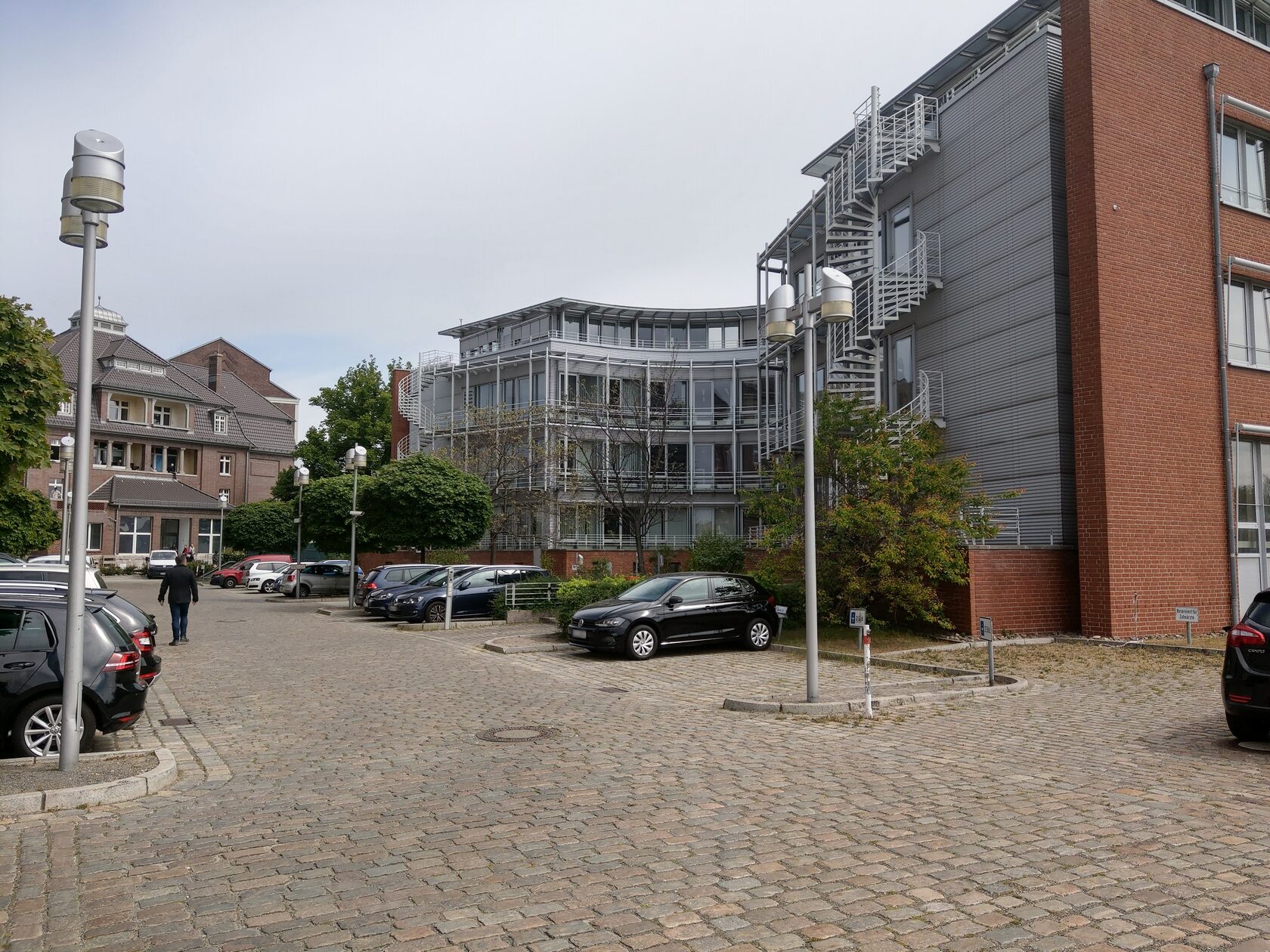 Kontaktieren Sie HUGO Transport – Ihr Experte für Logistik