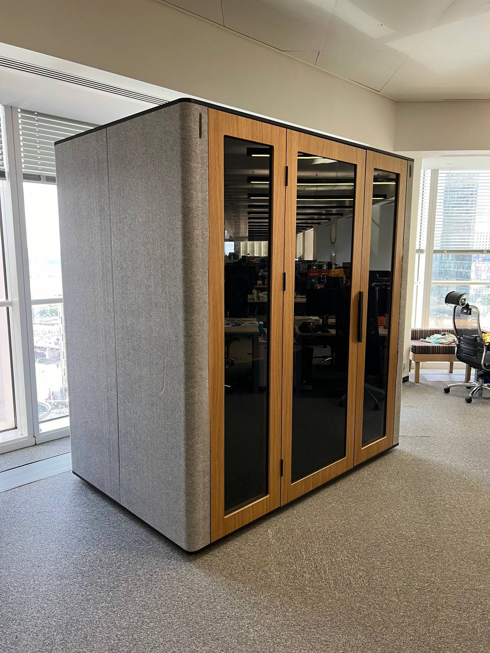 Four-Person Smart Meeting Pod in UAE