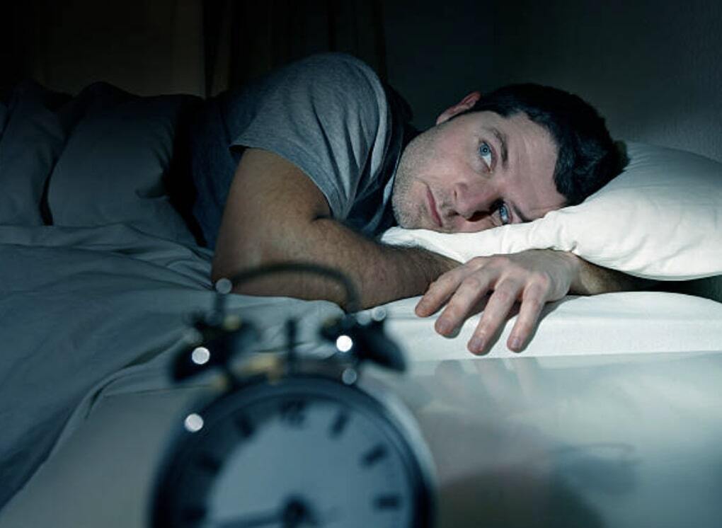 Qu'est-ce qui se cache derrière un ronflement fort et comment l'arrêter