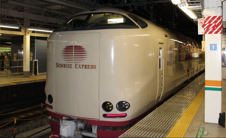 Traveling Japan by Limited Express Trains - JAPANESE TRAINS