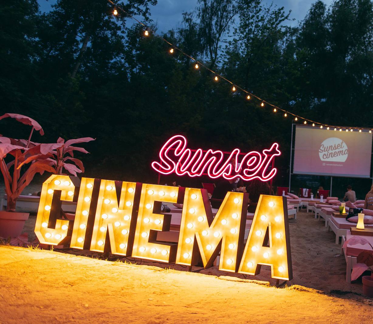 Sunset Cinema: Nejoriginálnější letní kino na střeše s výhledem v Praze