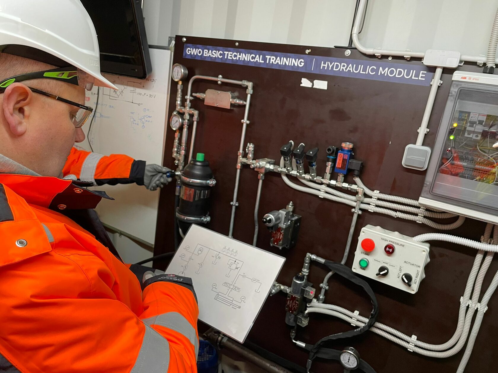 GWO Hydraulic Basic Technical Training (BTT) | Novikontas