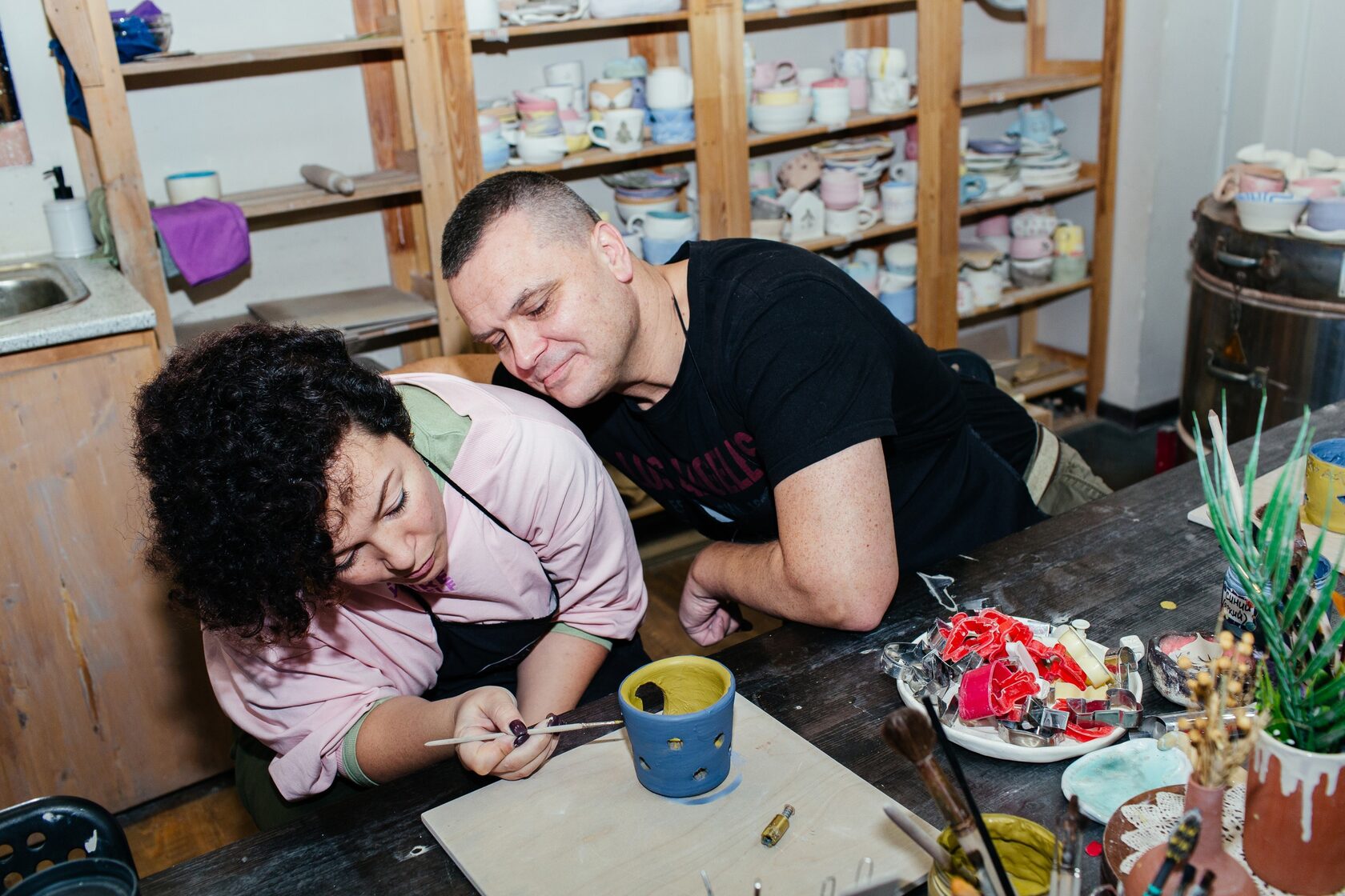 Date night pottery class for couples in Chicago
