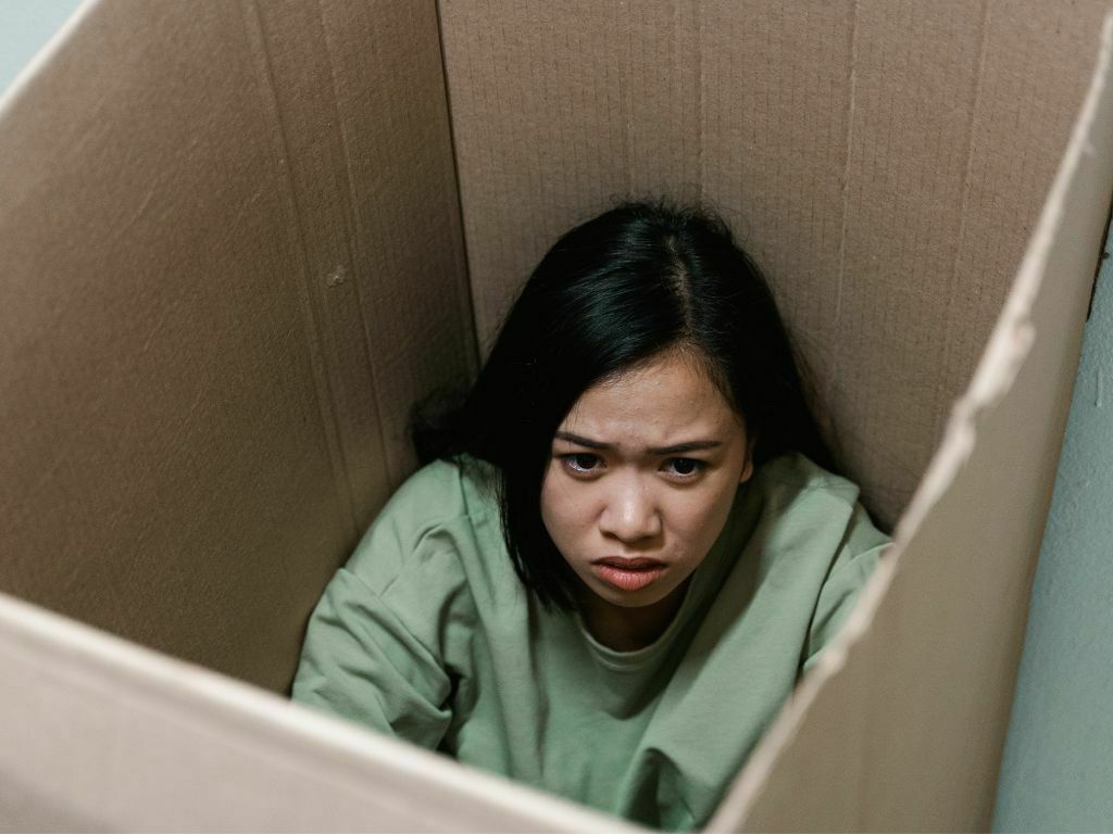 Overcoming Claustrophobia: Causes, Symptoms & Effective Treatment Options