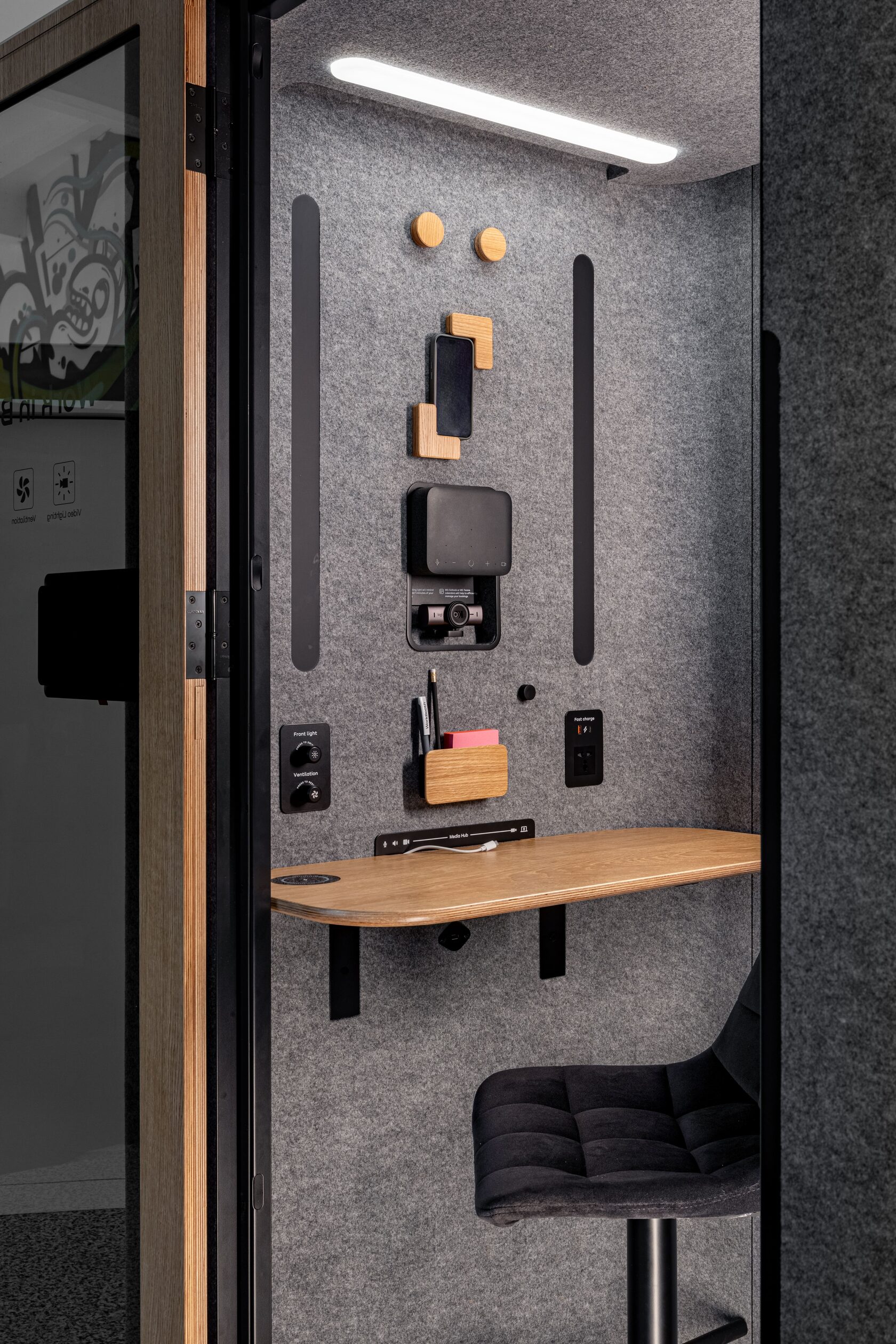 WorkBooth Logitech integration - Enhance you video conferencing experience