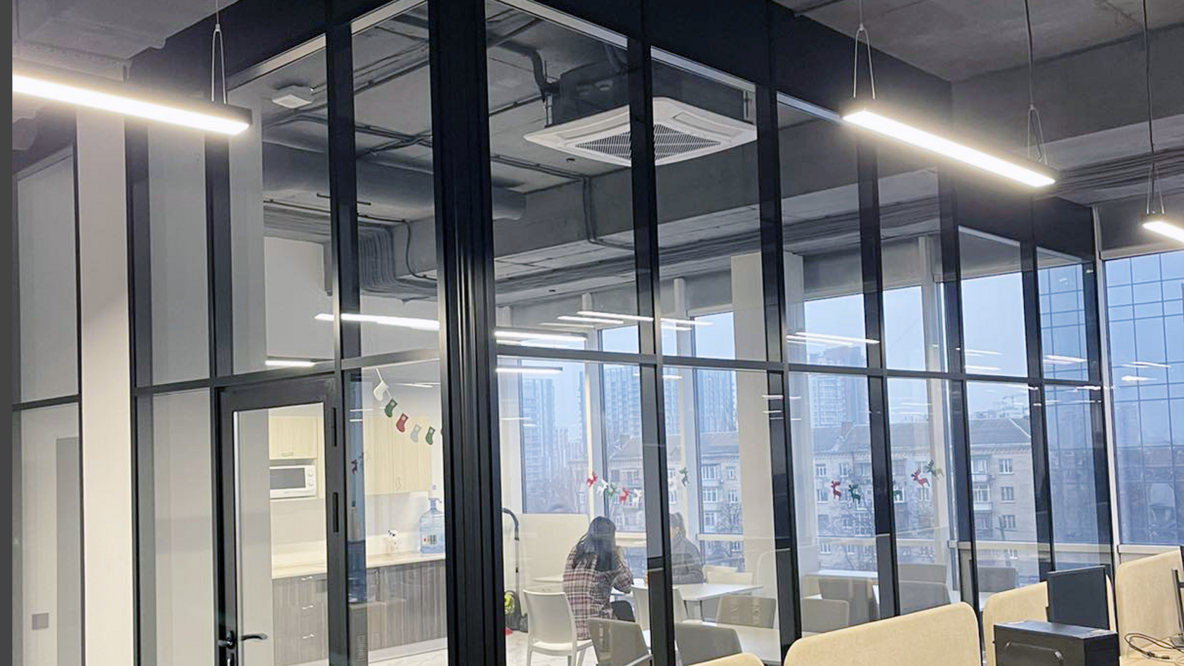 U-channel aluminum glass system