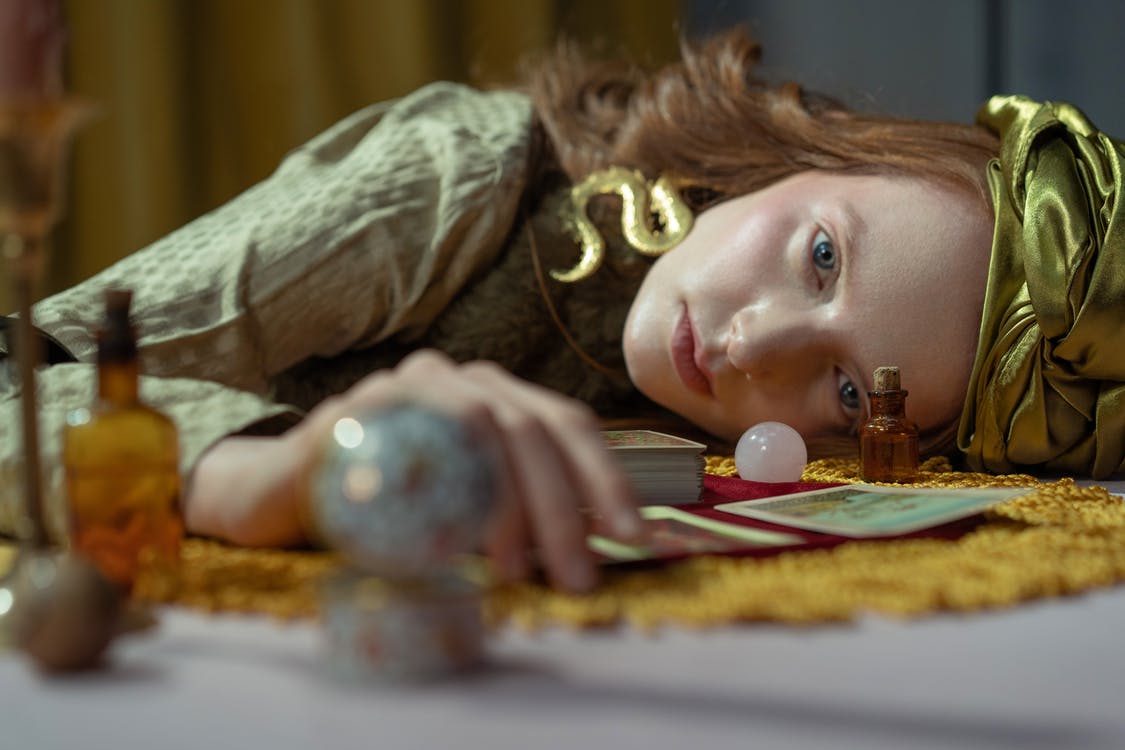How To Meditate With Tarot Cards (And Why) | Meditation & Wellness Blog ...