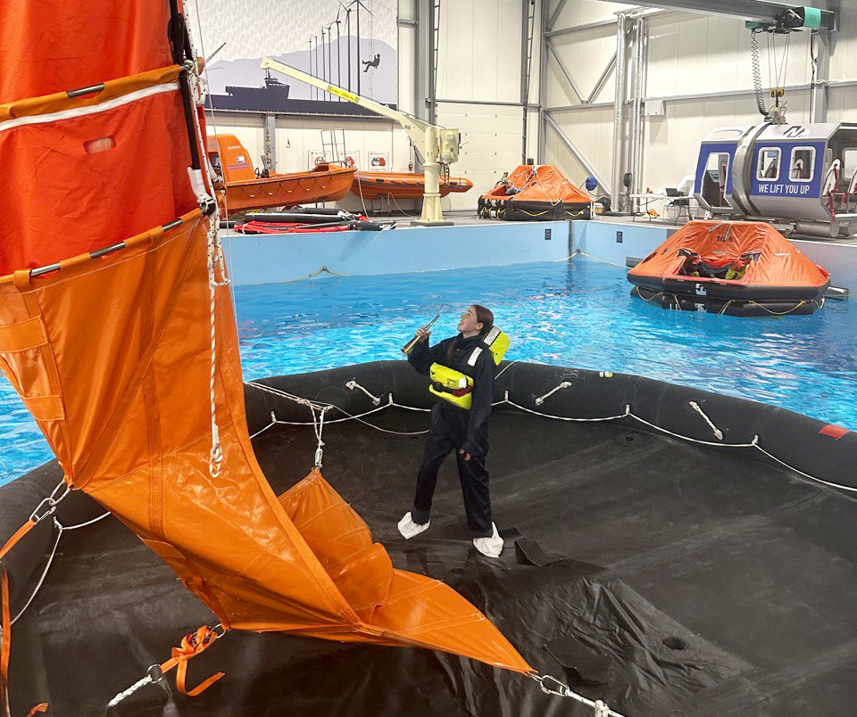 MES ( Marine Evacuation System ) - VEC ( Viking Evacuation Chute ...