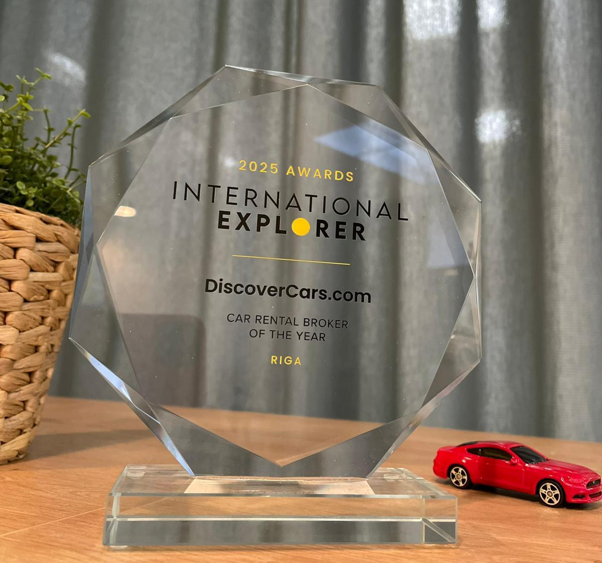 DiscoverCars.com Wins in International Explorer Awards